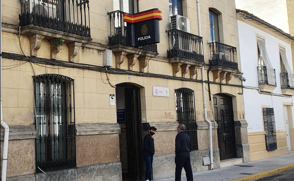 Prisión provisional y sin fianza para una mujer por apuñalar a su pareja en Andújar | Ideal